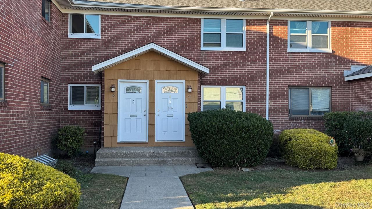 19 Barbara Court , Sayville, NY 11782 | MLS ID 928497 - Laffey Real Estate