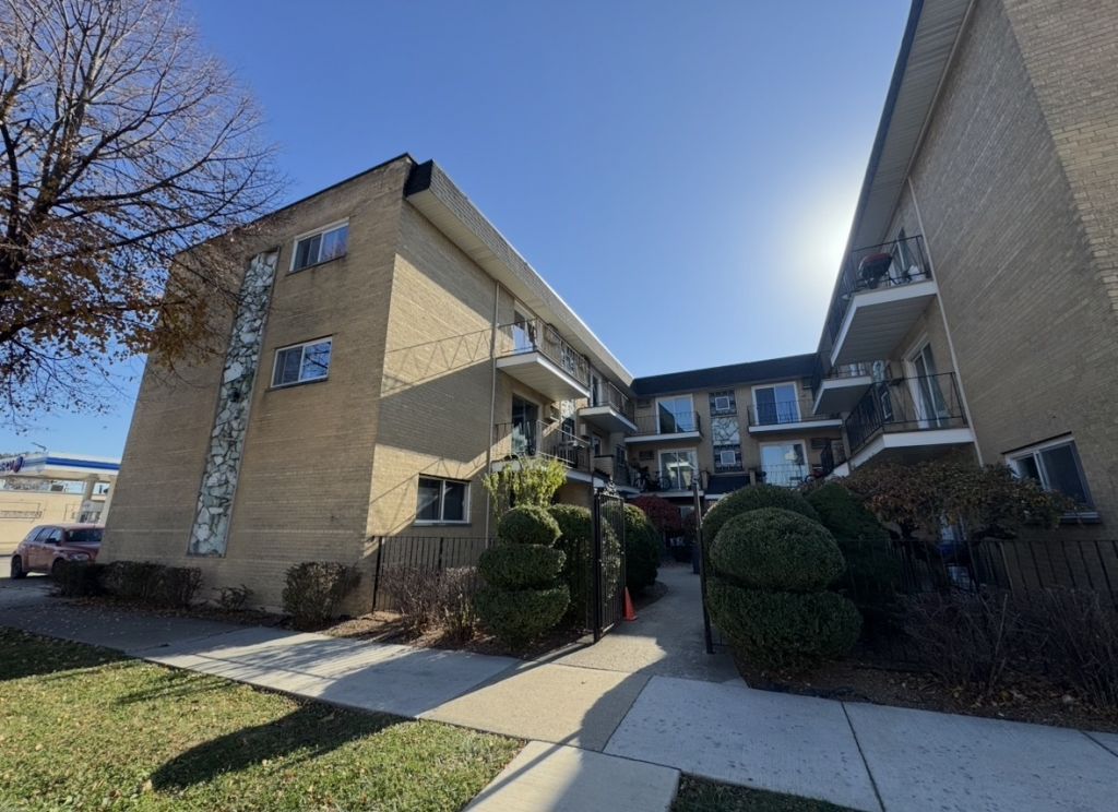 6005 W 35th Street , Unit 2, Cicero, IL 60804 | MLS ID 12518143 - Baird ...