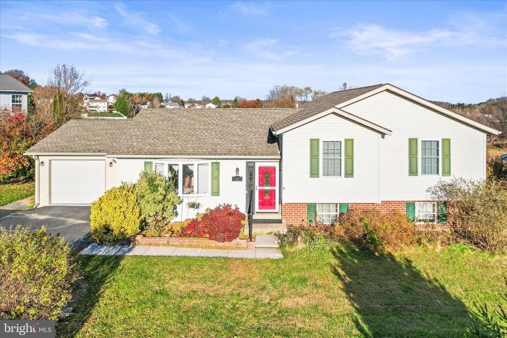 82 PISTON COURT , Stewartstown, PA 17363 | MLS ID PAYK2093928 ...