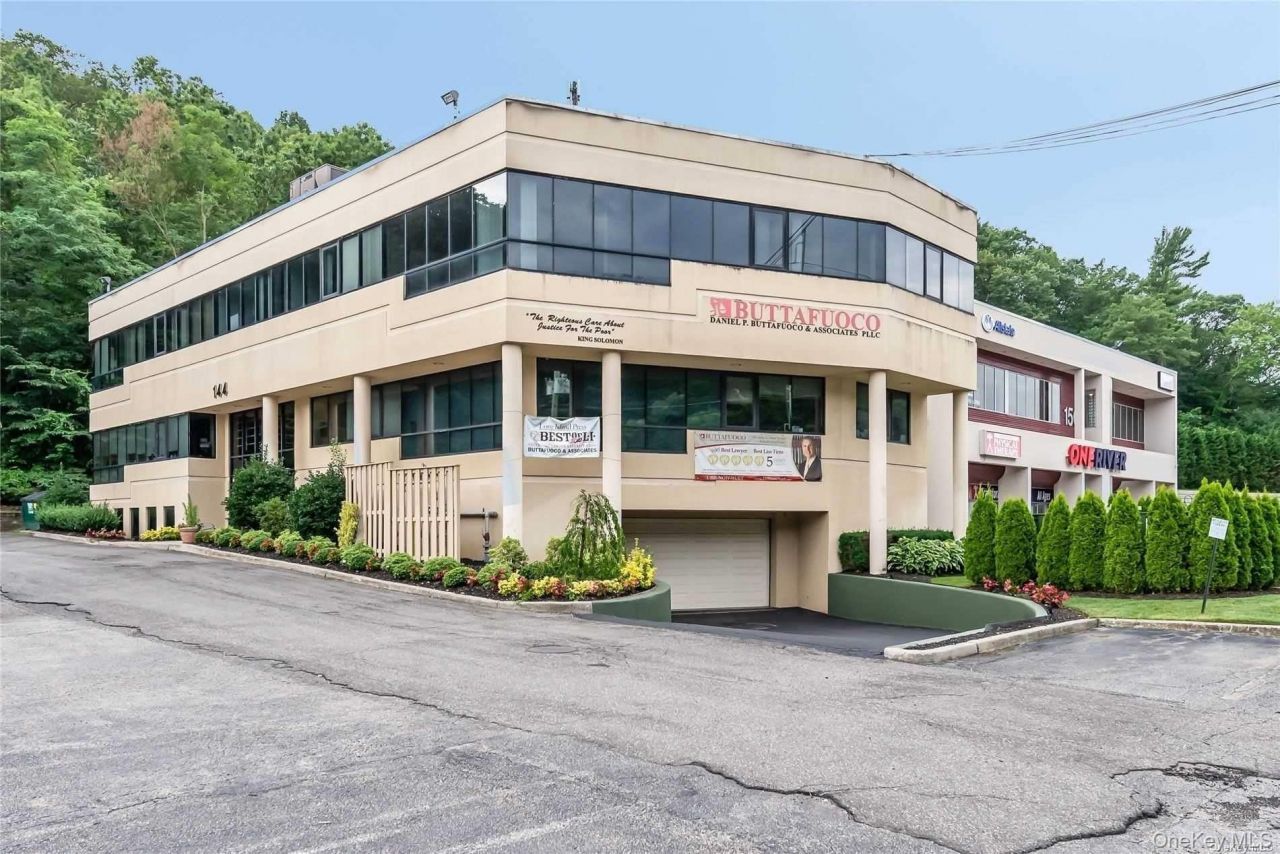 144 Woodbury Road , Unit UPPER, Woodbury, NY 11797 | MLS ID 943669 ...