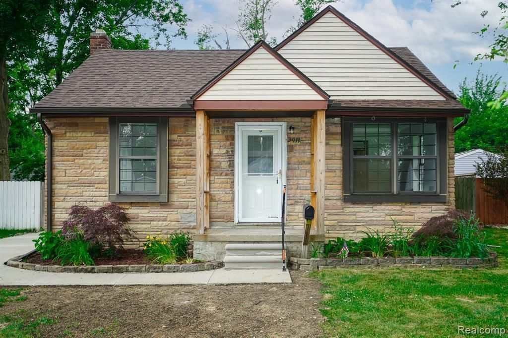 3911 Thomas Avenue , Berkley, MI 48072 | MLS ID 20261001752 - Key Realty