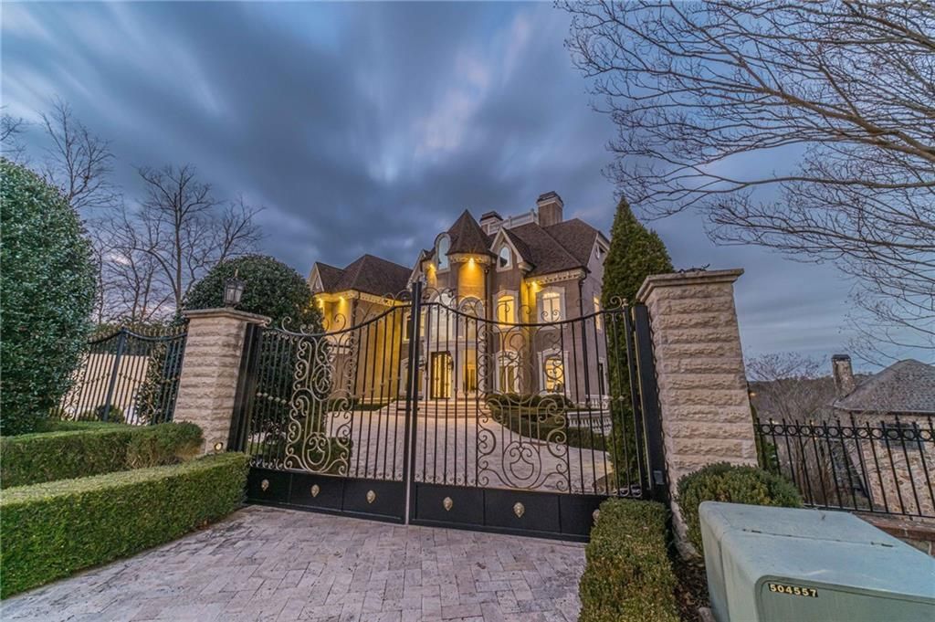 8330 Jett Ferry Road, Sandy Springs, GA 30350 | MLS ID 7701361 - Crye ...