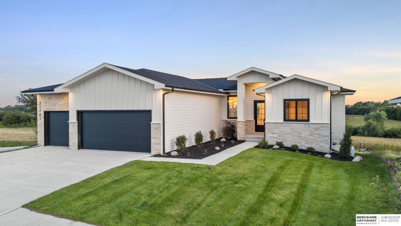 21701 B Street , Elkhorn, NE 68022 | MLS ID 22601345 - NP Dodge Real Estate