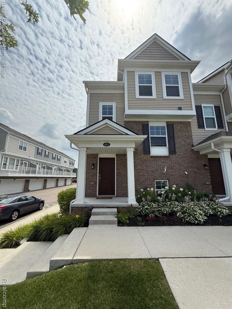 4931 Treeside Lane , Troy, MI 48098 | MLS ID 20261003580 - Key Realty