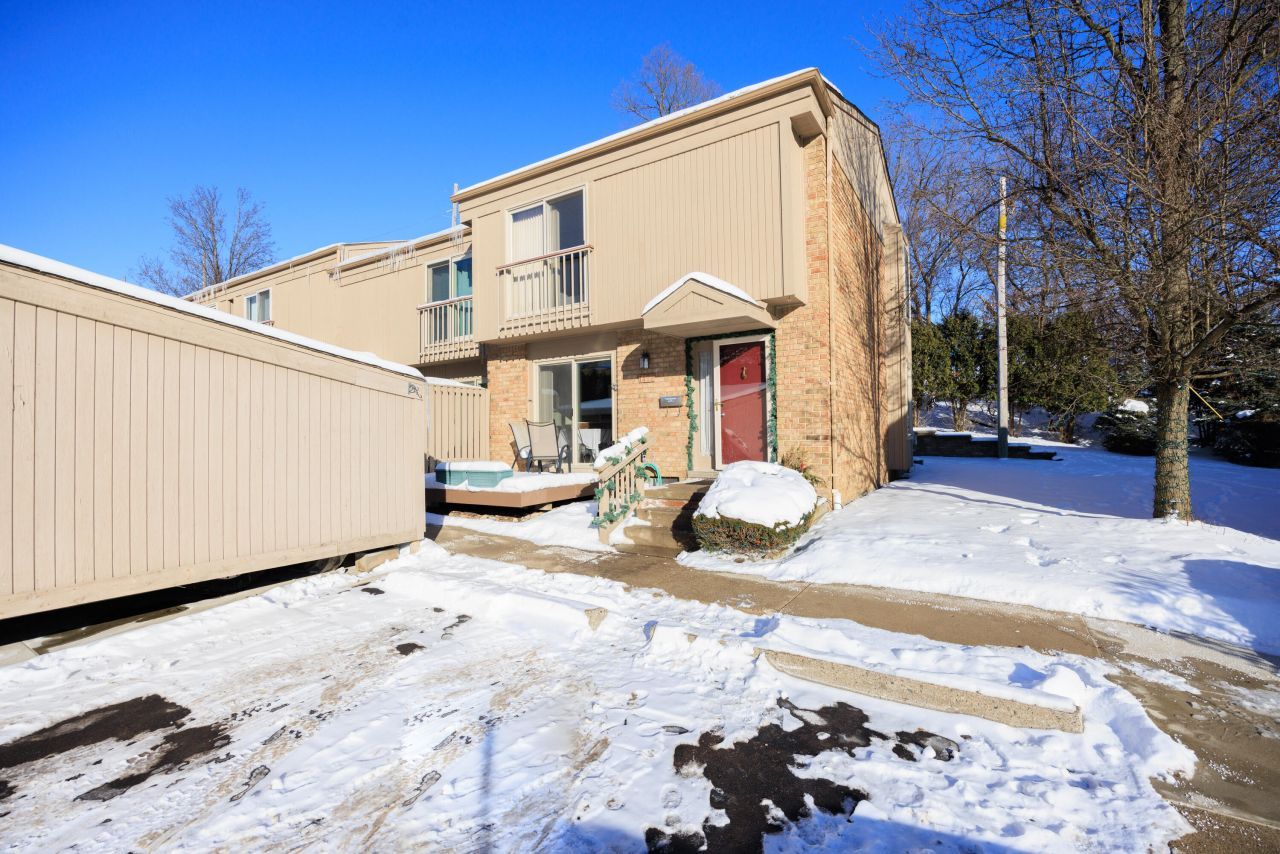 1472 Oakbrook East Drive, Rochester Hills, MI 48307 | MLS ID 26003640 ...
