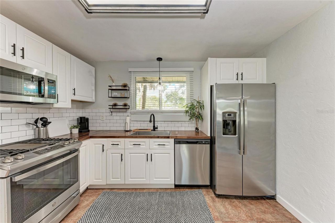 339 Suwanee Avenue, Sarasota, FL 34243 | MLS ID A4689113 - The Keyes ...