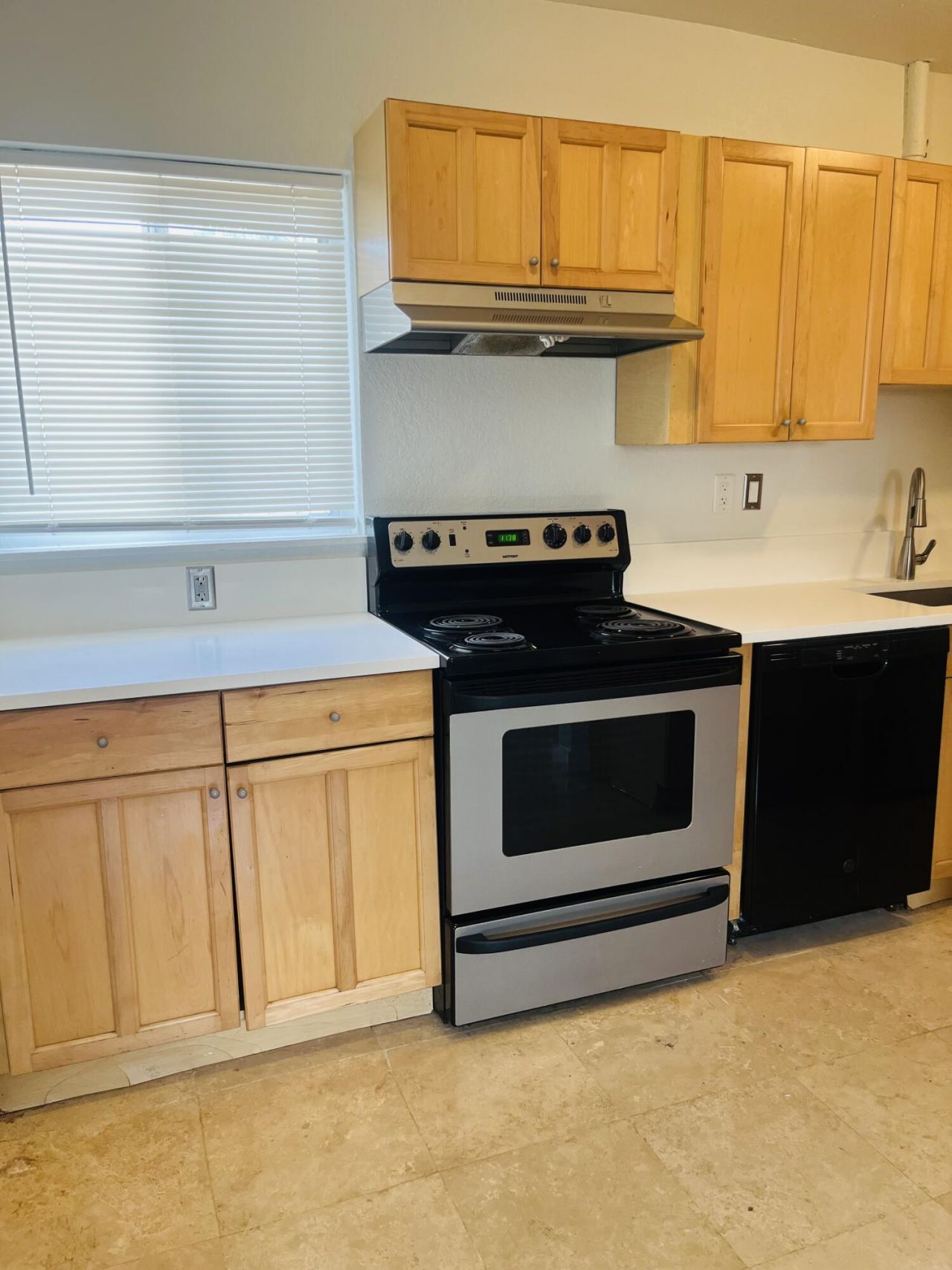590 NW 40th Court, Unit B, Oakland Park, FL 33309 | MLS ID B26033767 ...