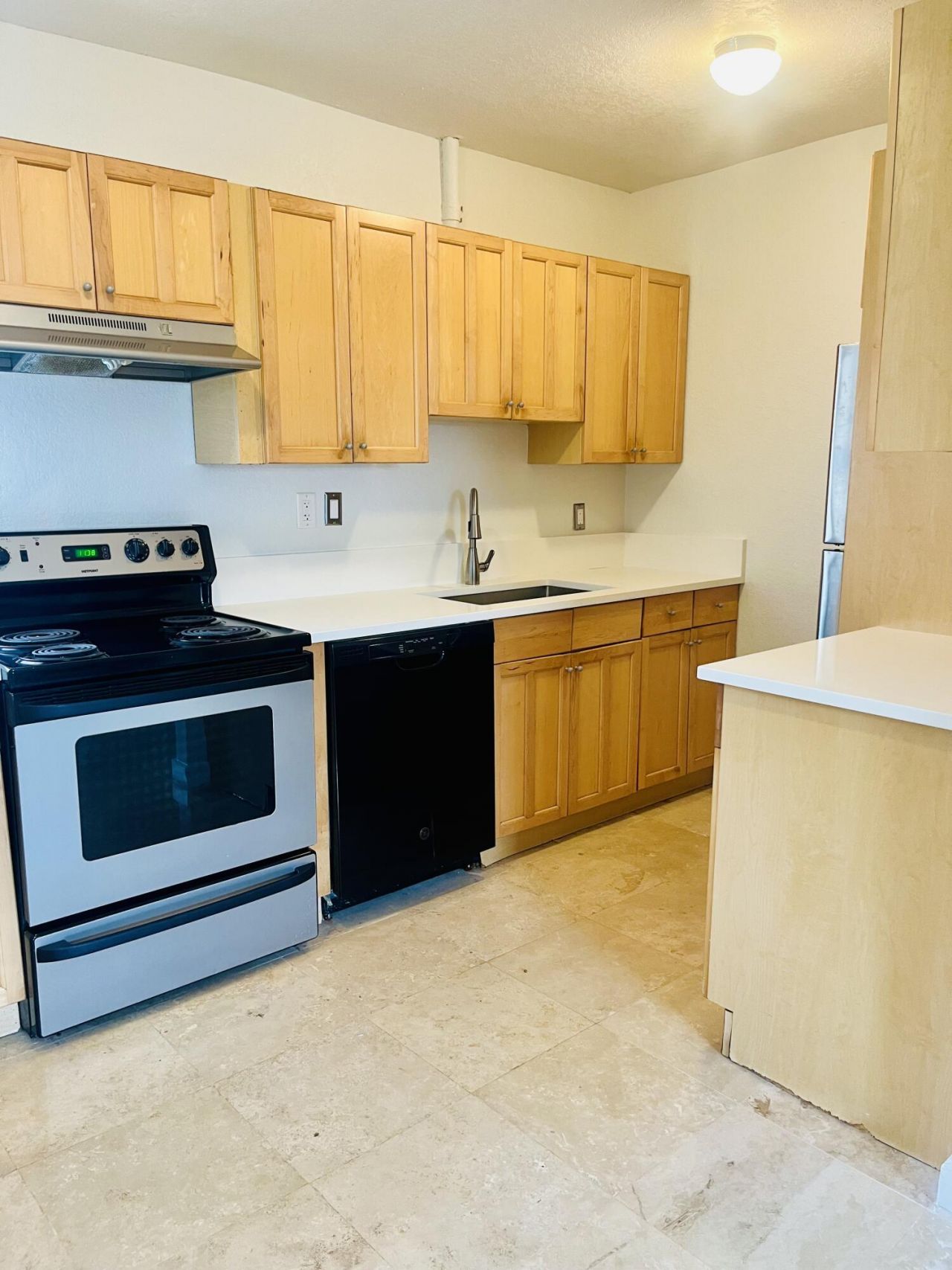 590 NW 40th Court, Unit B, Oakland Park, FL 33309 | MLS ID B26033767 ...