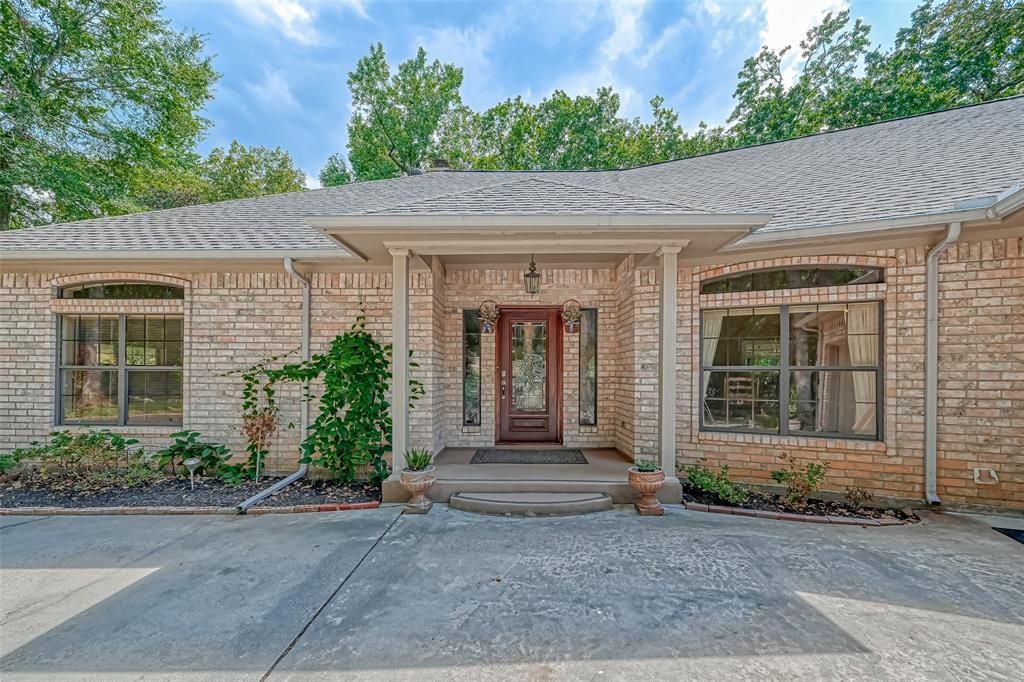 121 CORAL COURT, CONROE, TX 77304 | latter-blum.com | MLS ID 23584310