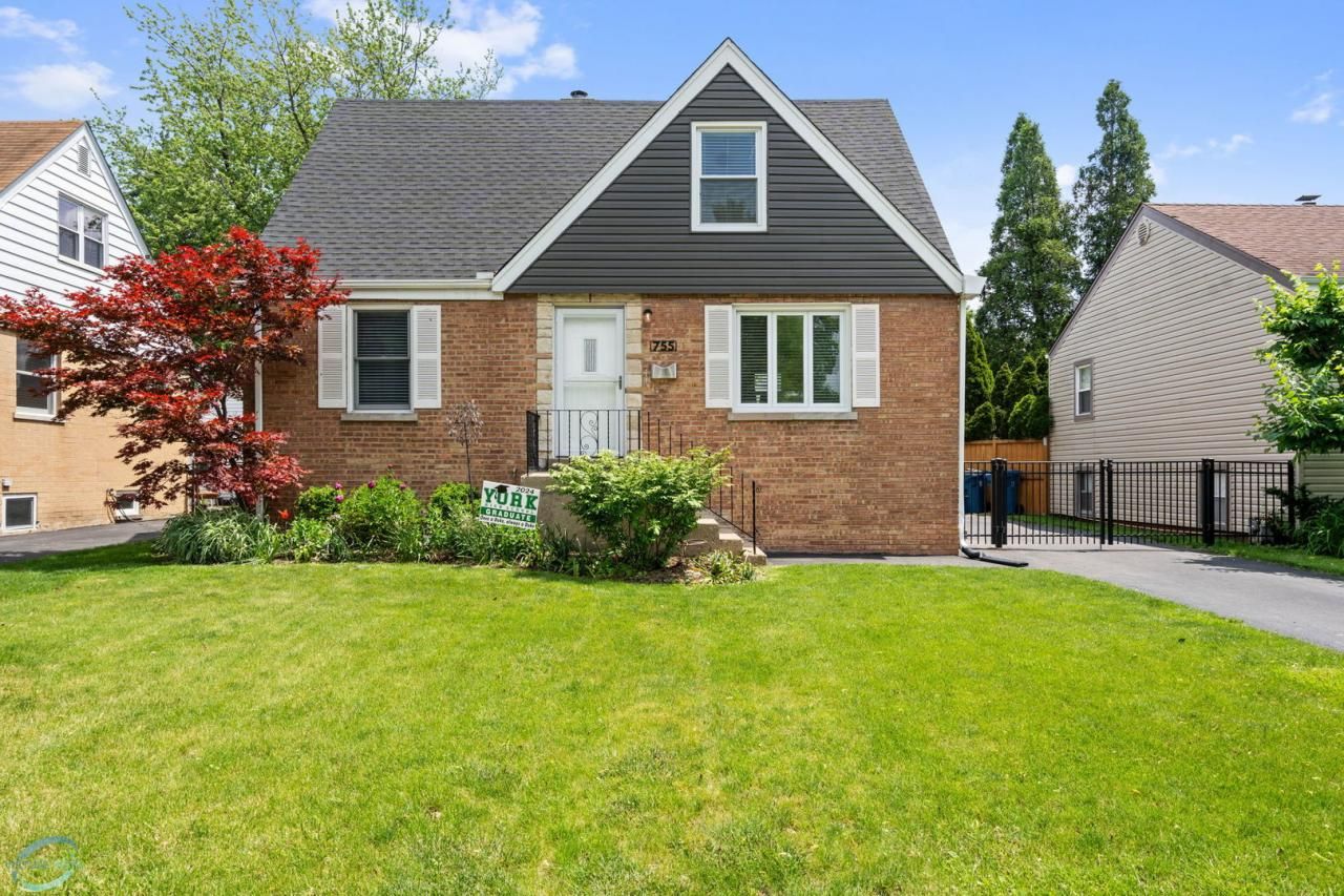 755 S SPRING ROAD, ELMHURST, IL 60126 | bairdwarner.com | MLS ID 12064015