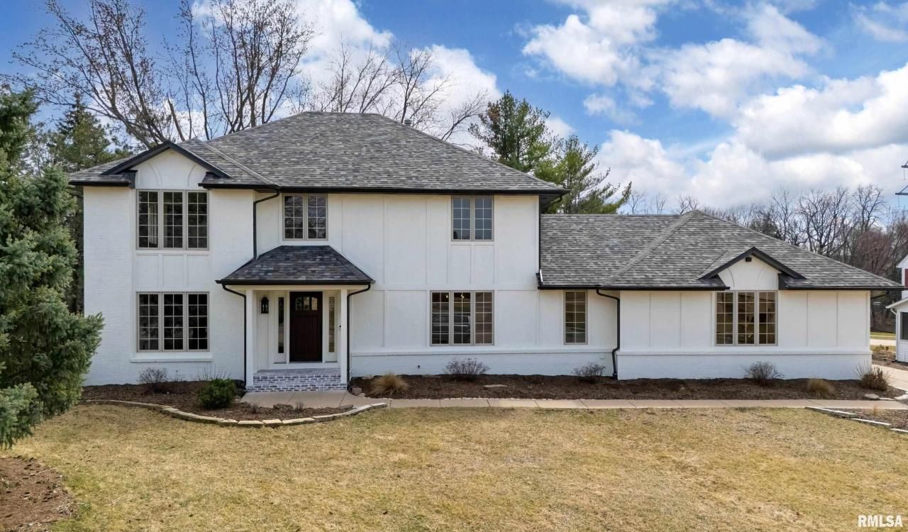 3320 E RIDGE DRIVE, BETTENDORF, IA 52722 | ruhlhomes.com | MLS ID QC4261467