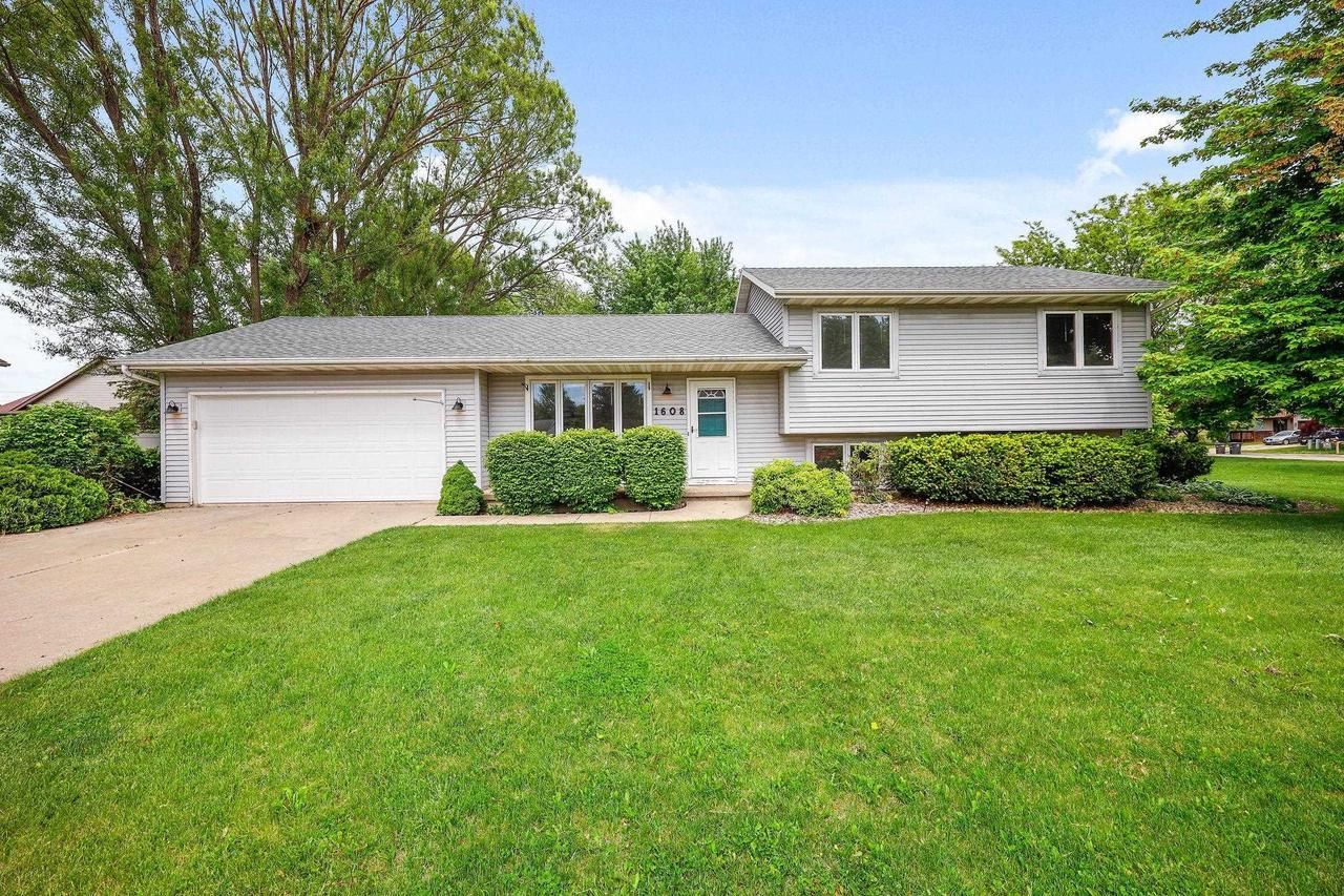 1608 MATTHEW WAY, STOUGHTON, WI 53589 | starkhomes.com | MLS ID 2000326