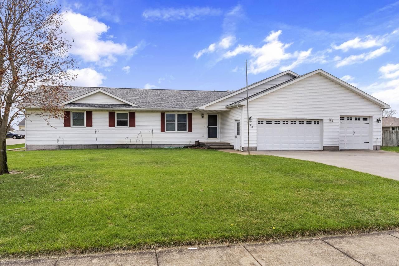 203 MEADOW VIEW LN, FRUITLAND, IA 52749 | ruhlhomes.com | MLS ID 25-195