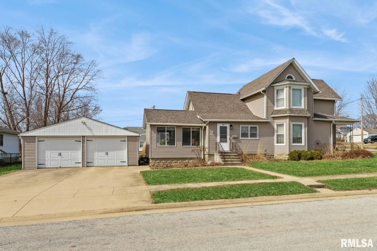705 HALL AVENUE, LOWDEN, IA 52255 | ruhlhomes.com | MLS ID QC4257757
