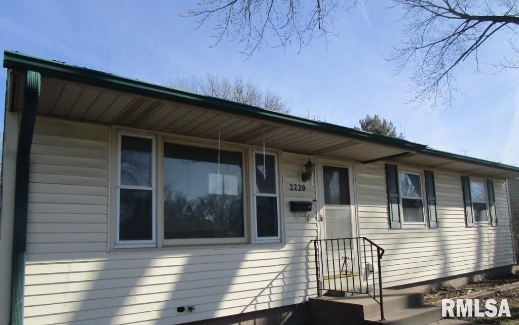 2220 W 35TH STREET, DAVENPORT, IA 52806 | ruhlhomes.com | MLS ID QC4261963