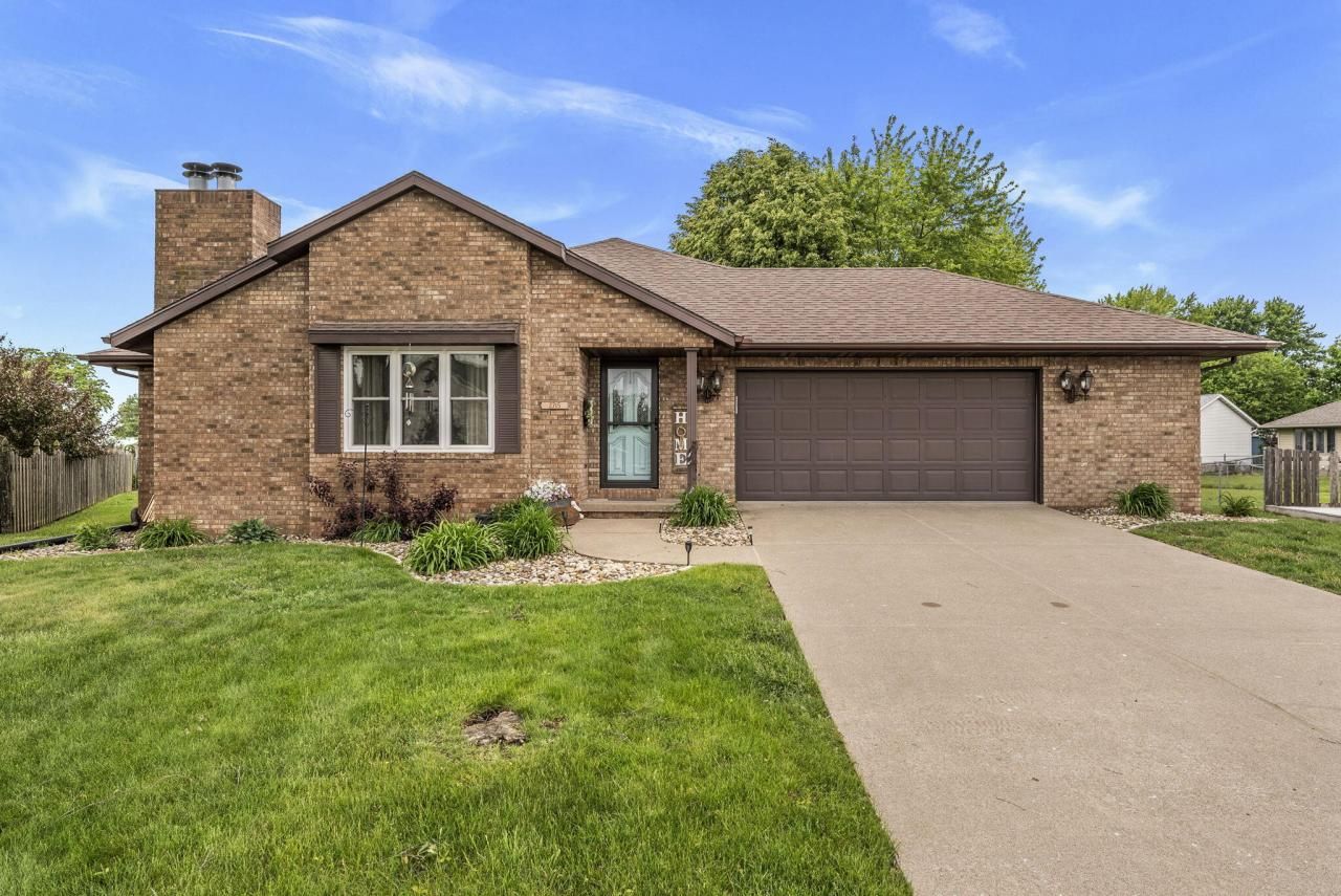 2715 STEEPLE LN, MUSCATINE, IA 52761 | ruhlhomes.com | MLS ID 25-254