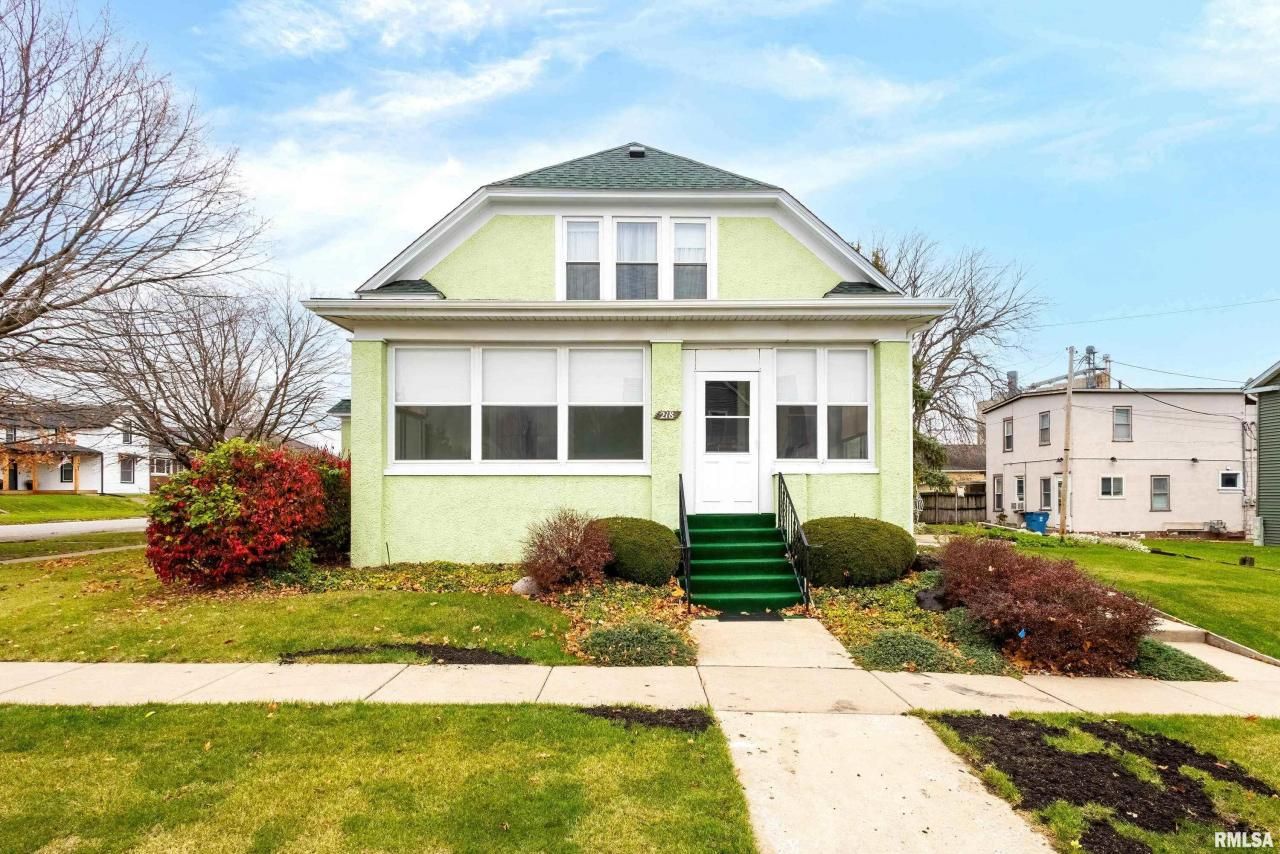 218 S HENRY STREET, WALCOTT, IA 52773 | ruhlhomes.com | MLS ID QC4258636