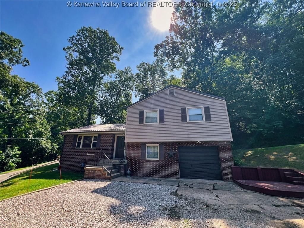 544 ELKWOOD DRIVE, ELKVIEW, WV 25071 | oldcolony.com | MLS ID 279408