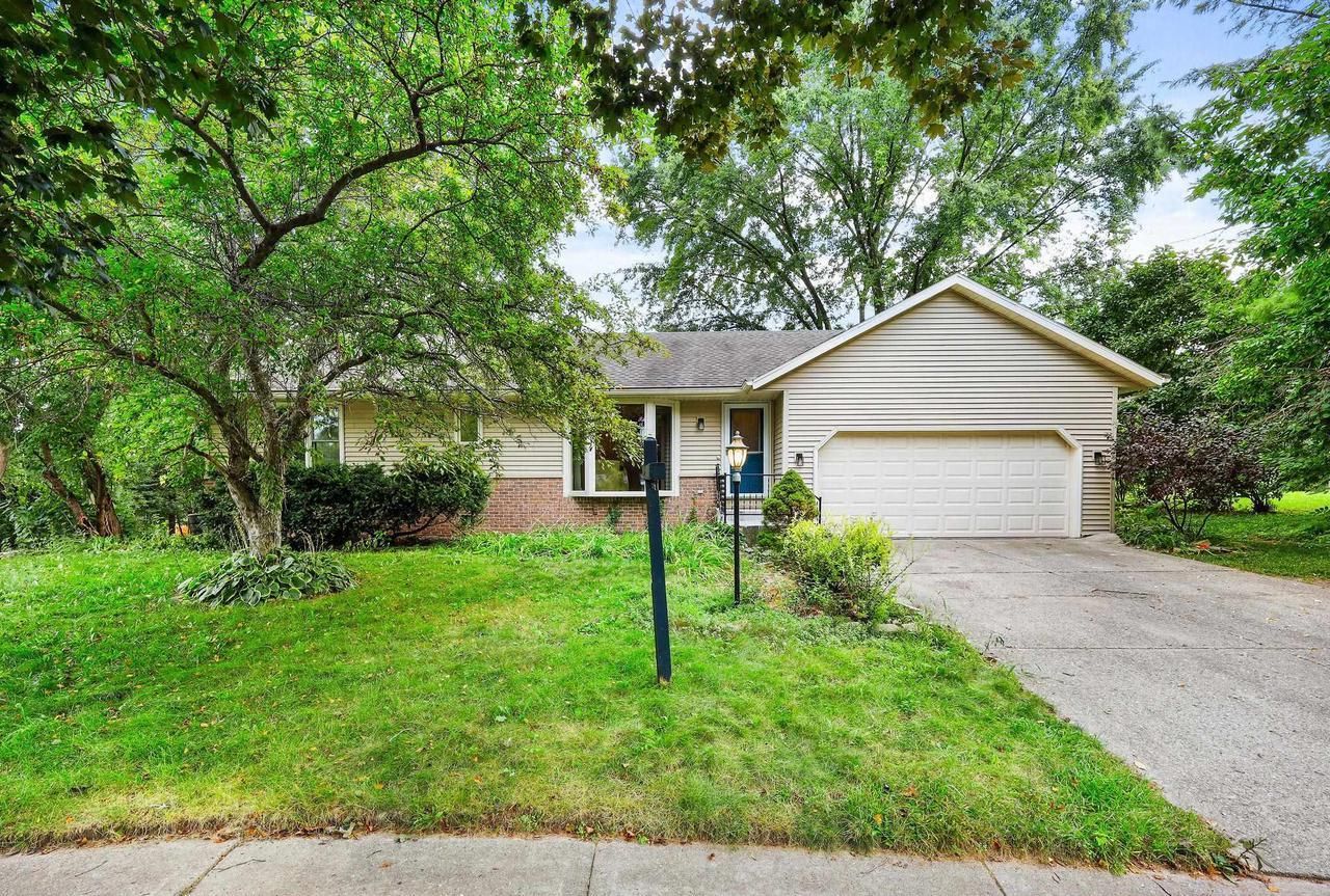 5 HOFF COURT, MADISON, WI 53711 | starkhomes.com | MLS ID 2007352