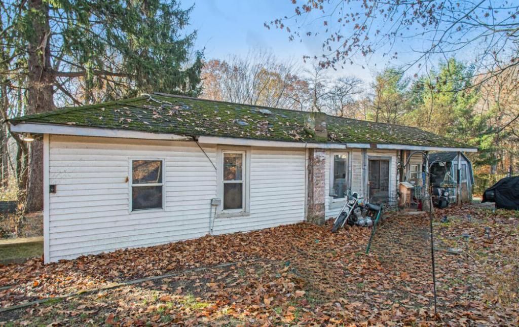 3668 CAROLYN STREET, COLOMA, MI 49038 | cressyeverett.com | MLS ID 25060383