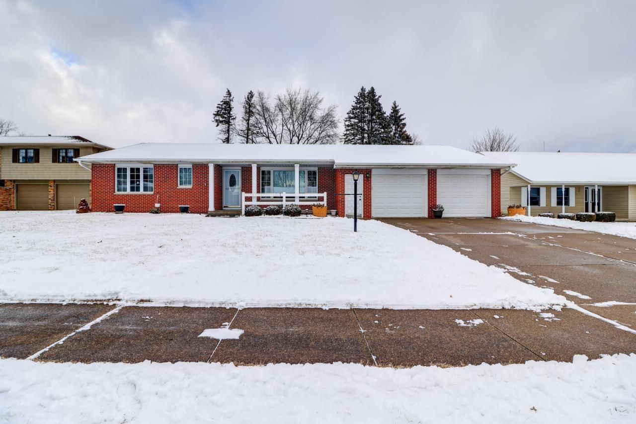 1024 10TH AVENUE N, CLINTON, IA 52732 | ruhlhomes.com | MLS ID 12554481